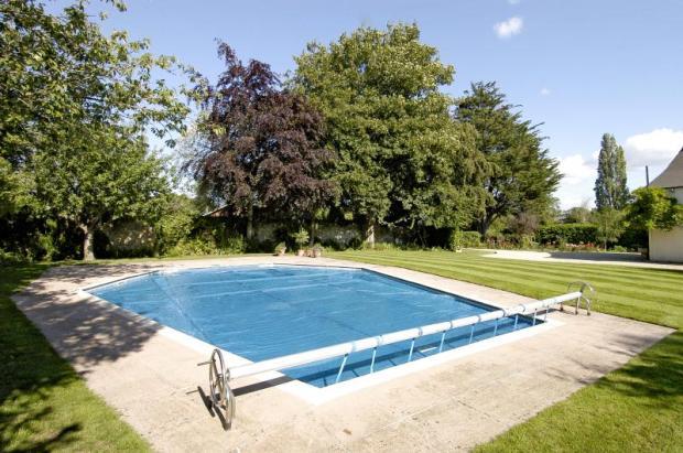 Coffin shaped pool? | House Critic