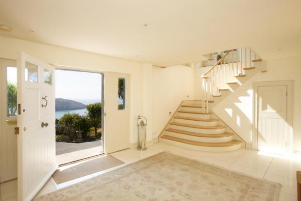 Photos to sell a house… the front door ajar | House Critic