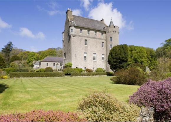 A tale of two castles | House Critic